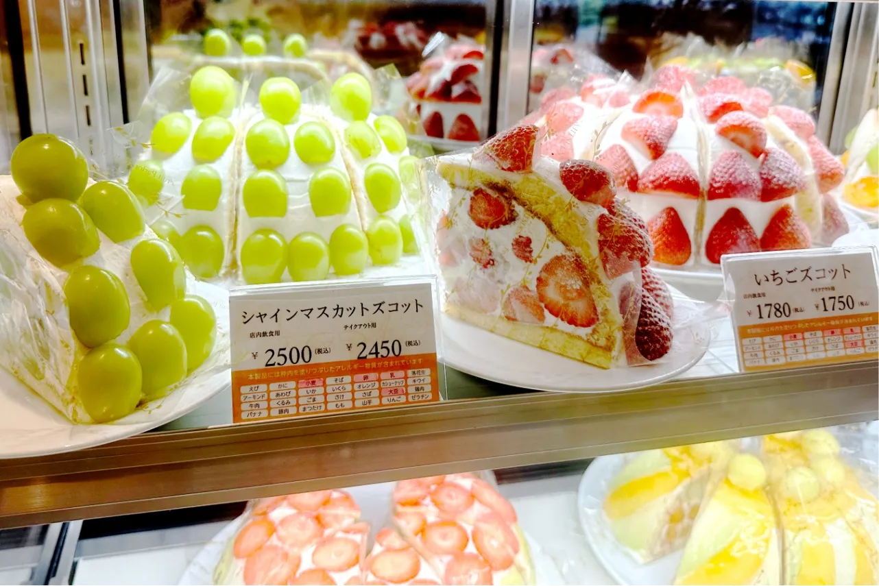 ほぼイチゴで構成！「果実園リーベル」の贅沢パフェがスゴすぎる。