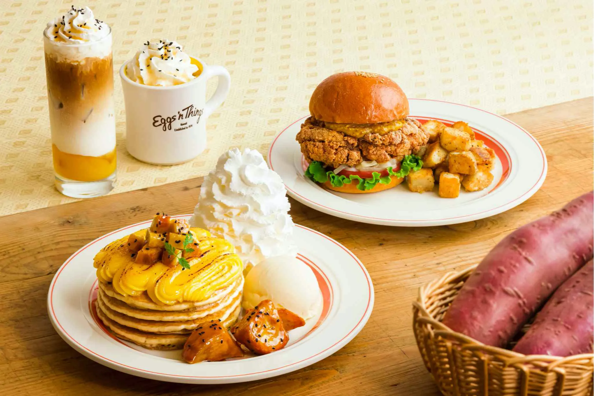 Eggs ’n Thingsに「大学いも＆スイートポテトパンケーキ」が登場
