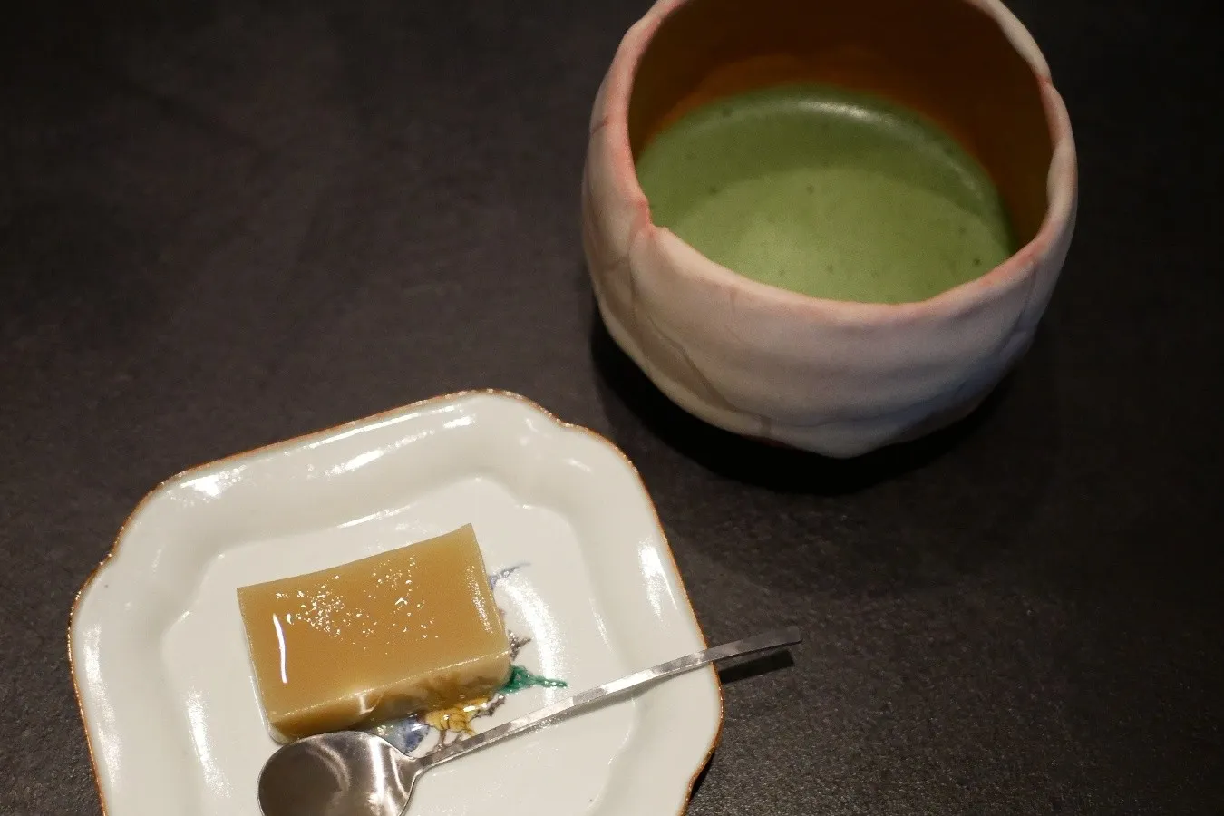 お茶の概念が覆る、唯一無二の和空間！大注目の盆栽カフェ南青山「松葉屋茶寮」