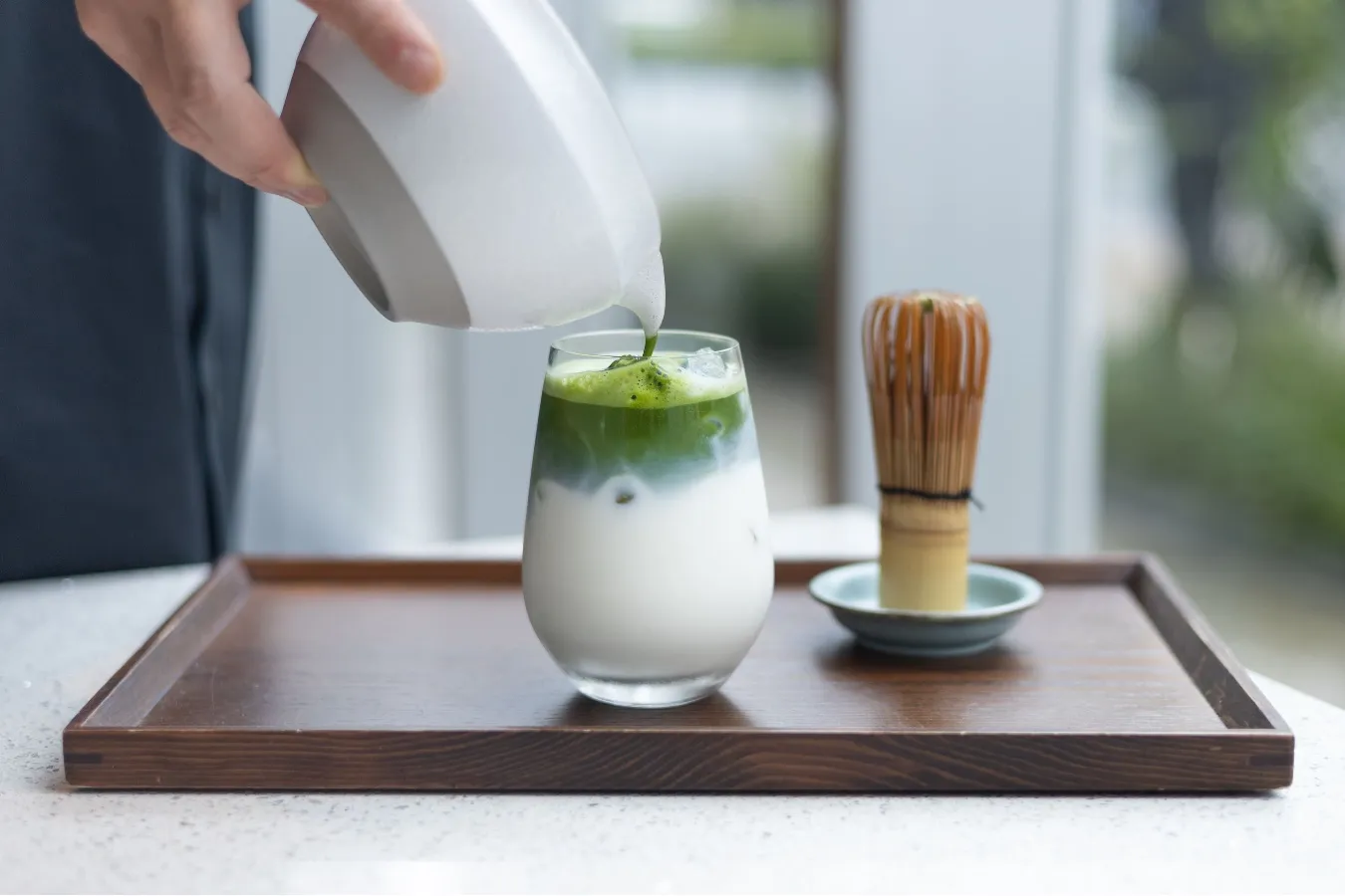 約300枚のレコードが聴けるカフェ「UNI COFFEE ROASTERY オークウッドホテル麻布」オープン