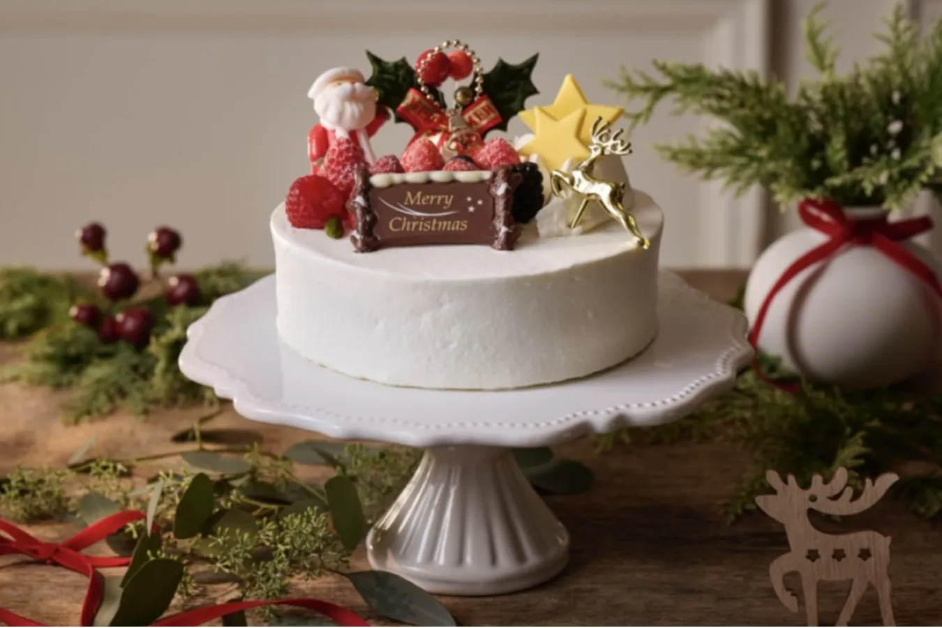 “まるで本”なクリスマスケーキも！舞浜「シェラトン・グランデ・トーキョーベイ・ホテル」で