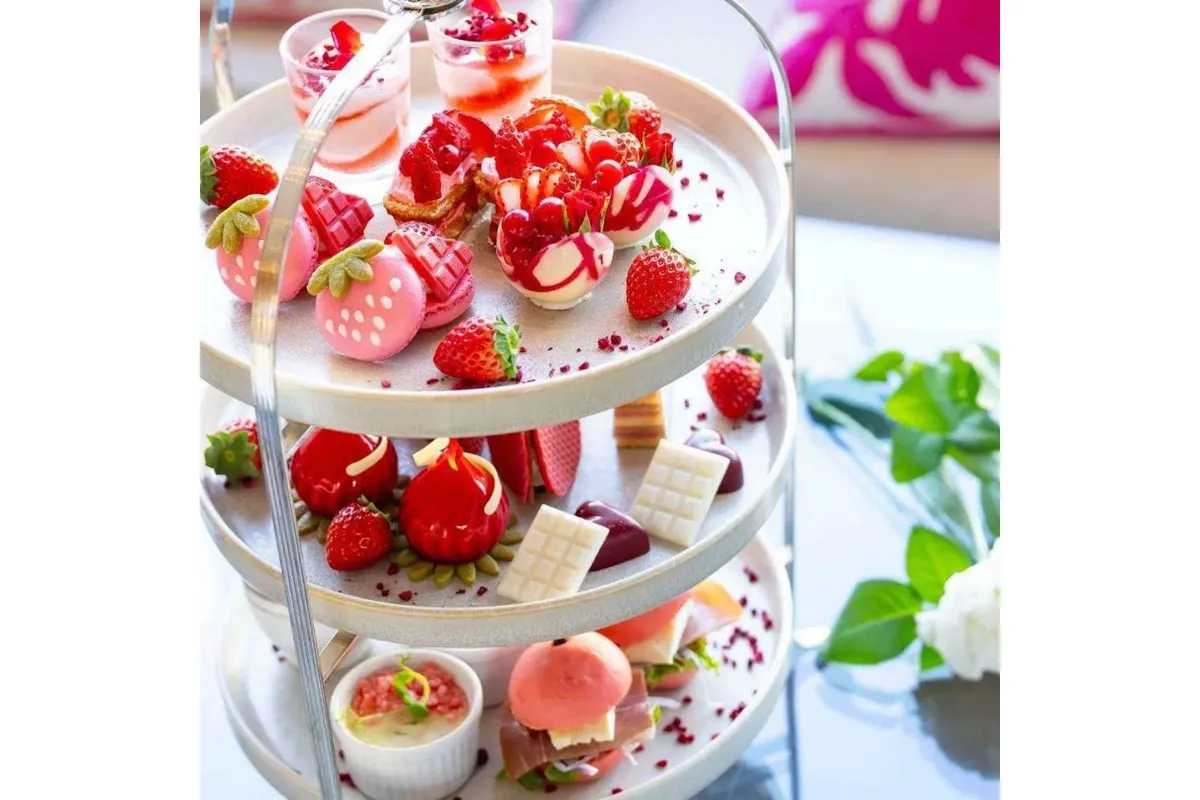 Pinky White Strawberry Afternoon Tea